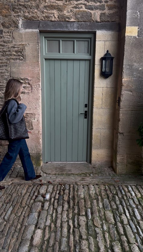 LONDON TRAVEL GUIDE - by Molly Kidd - Kiddred Spirits