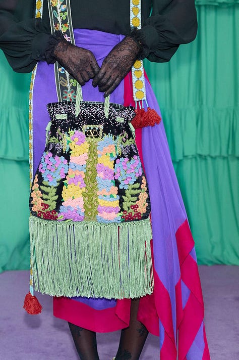 SS25 BAG TRENDS - Brunette from Wall Street