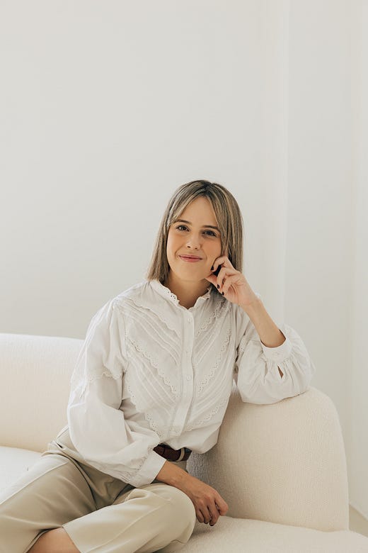 A micrófono cerrado por Cristina Mitre | Substack