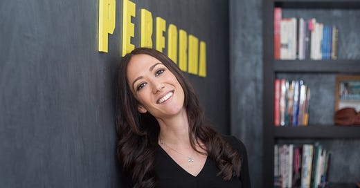 A micrófono cerrado por Cristina Mitre | Substack