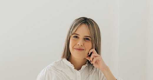 A micrófono cerrado por Cristina Mitre | Substack