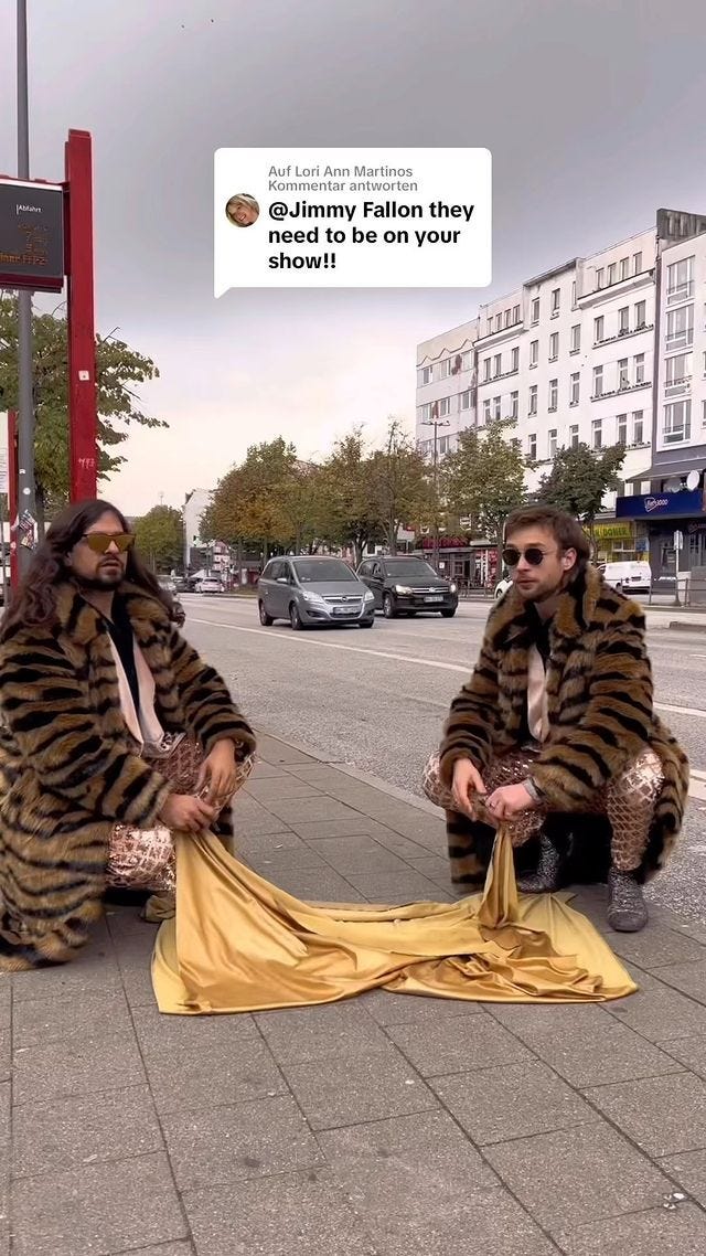 Siegfried und Joy - by Rubi McGrory - Iridescent Ordinary