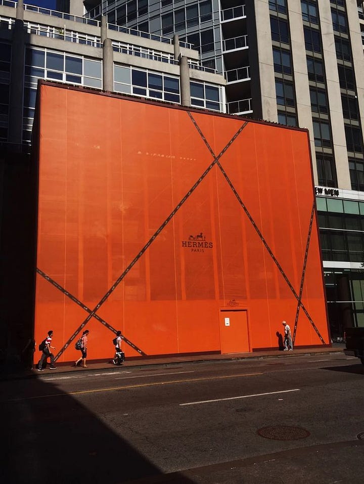 Hermès® Orange - Color Insider