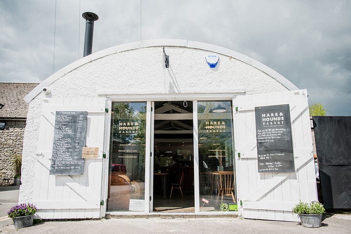 I review Hare & Hounds, Aberthin, Wales. - Et alice.