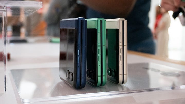 Motorola Razr Ultra hands-on review: better cameras and AI for $1,300