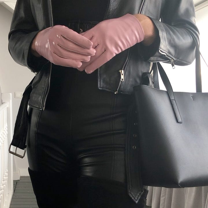 My leather gloves collection 🖤 - Crossdresser Kirsten