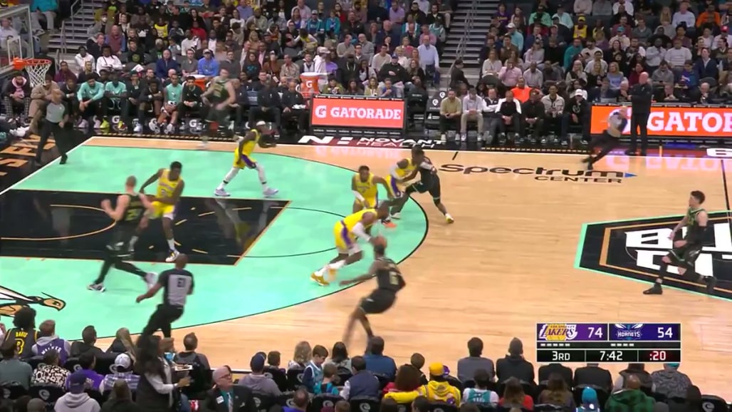 GAMENOTES: Charlotte Hornets (10-27) vs Los Angeles Lakers (15-21)