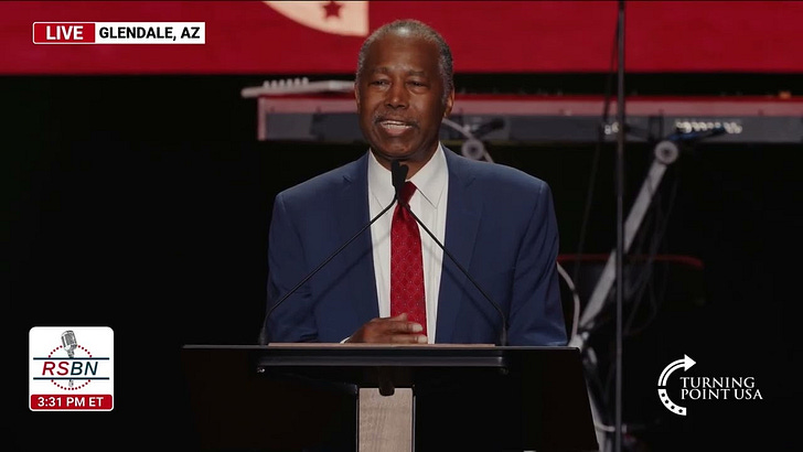 Dr. Ben Carson tại lễ tưởng niệm Charlie Kirk: “Chúng ta không thể là ...